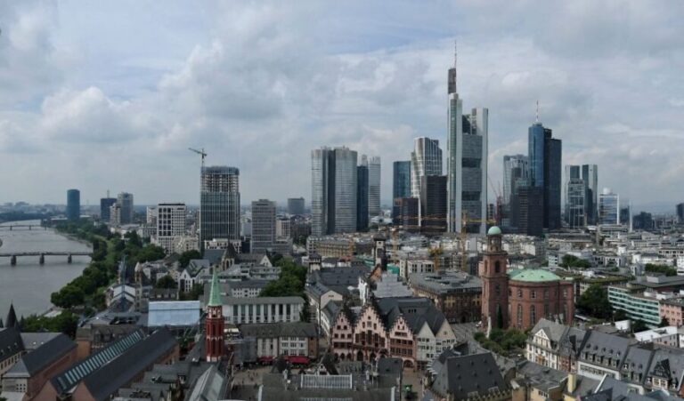Frankfurt - Old Town Historic Walking Tour - Art, History, and Modernity