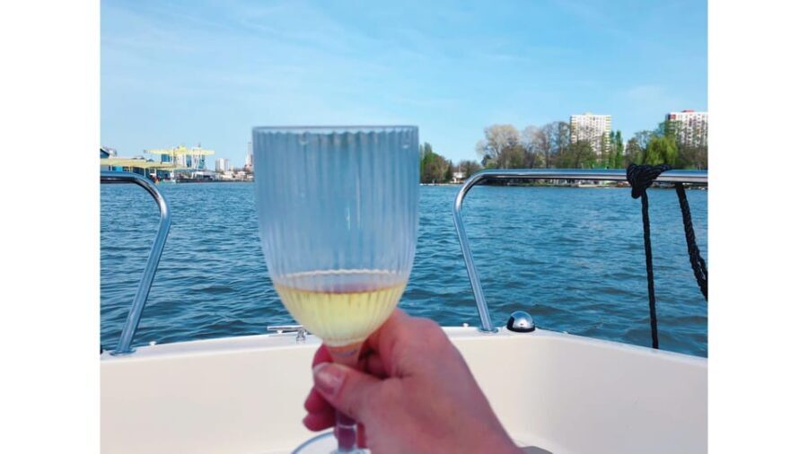 Frankfurt: Private Sport Boat Tour - Speed, Fun & Skyline - Why the Reviews Speak Volumes