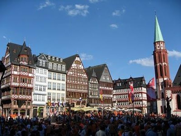 Frankfurt Private Walking Tour with Relaxing Cruise - Key Points