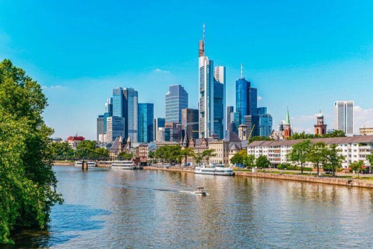Frankfurt: River Main Sightseeing Cruise with Commentary - How the Itinerary Unfolds