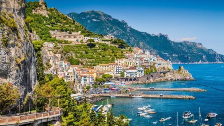 From Amalfi: private 12m boat tour of the Amalfi Coast - The Boat: Comfort and Style on the Water