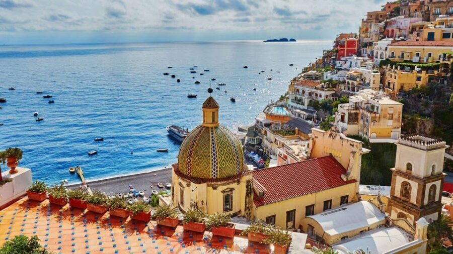 From Amalfi: private 8-meter boat trip on the Amalfi Coast - Dining and Relaxation