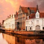 From Amsterdam: Day Trip to Bruges in Spanish - Exploring Bruges with a Guided Tour