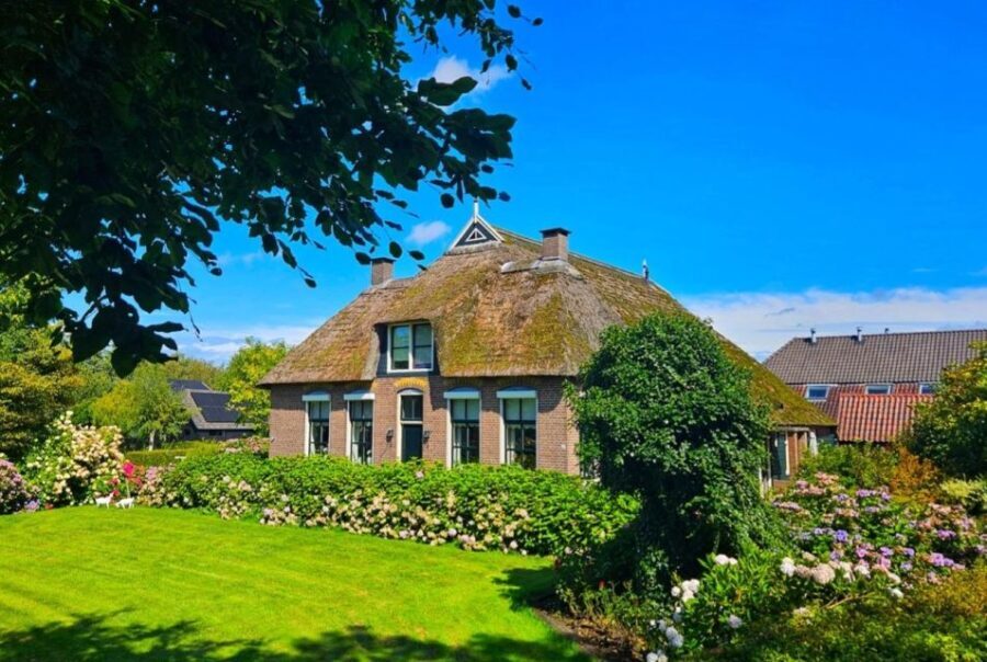 From Amsterdam: Giethoorn & Zaanse Schans Tour w/ Small Boat - What Makes This Tour Stand Out?
