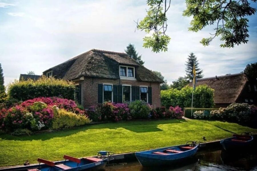 From Amsterdam: Private tour to Giethoorn with private boat - The Value of This Experience
