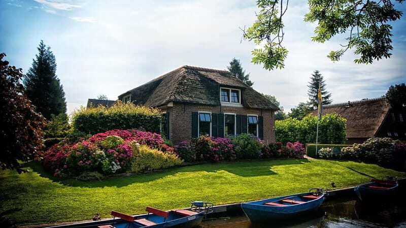 From Amsterdam: Zaanse Schans and Giethoorn Countryside Trip - Detailed Breakdown of the Itinerary