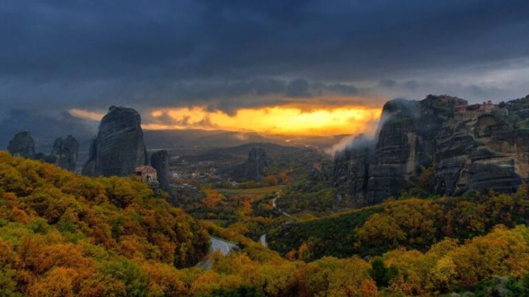 From Athens: 3 Days in Meteora & Delphi with Tours & Hotel - Deep Dive into Meteora