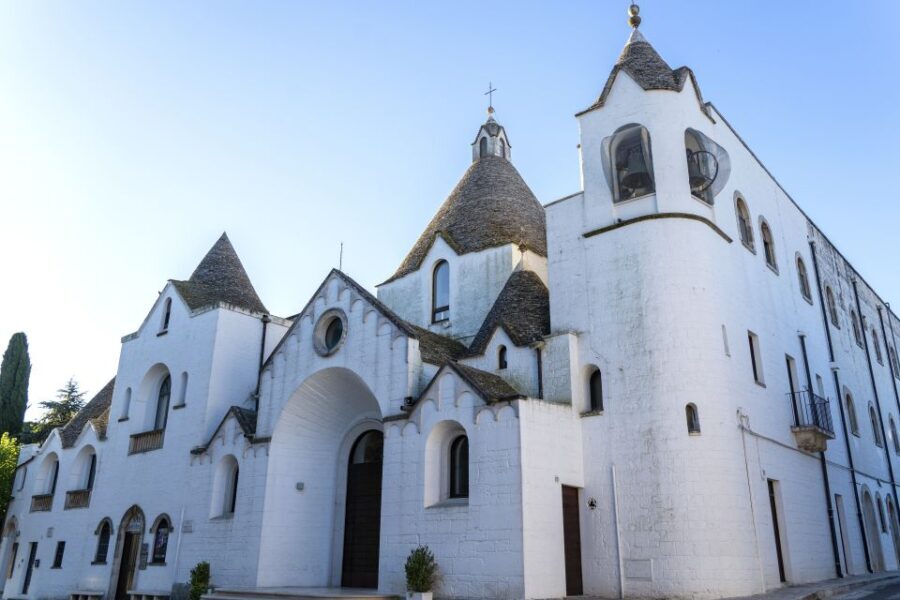 From Bari: Alberobello Half-Day Trip with Guided Tour - Exploring Alberobello: The Itinerary Breakdown