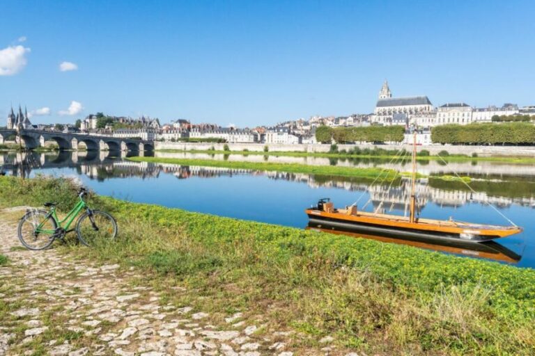From Blois: Chambord, Wine & Cycling - Exploring Château de Chambord