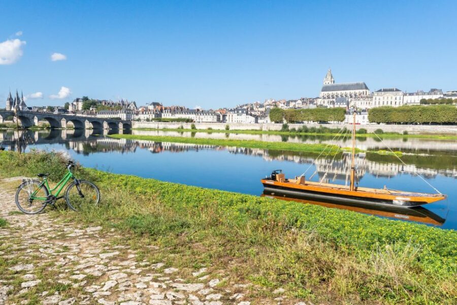 From Blois: Chambord, Wine & Cycling - Exploring Château de Chambord
