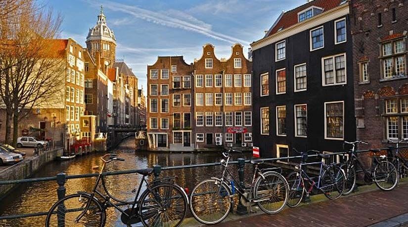 From Brussels: Day Trip to Amsterdam with Canal Boat Cruise - Arriving and Departing — The Logistics
