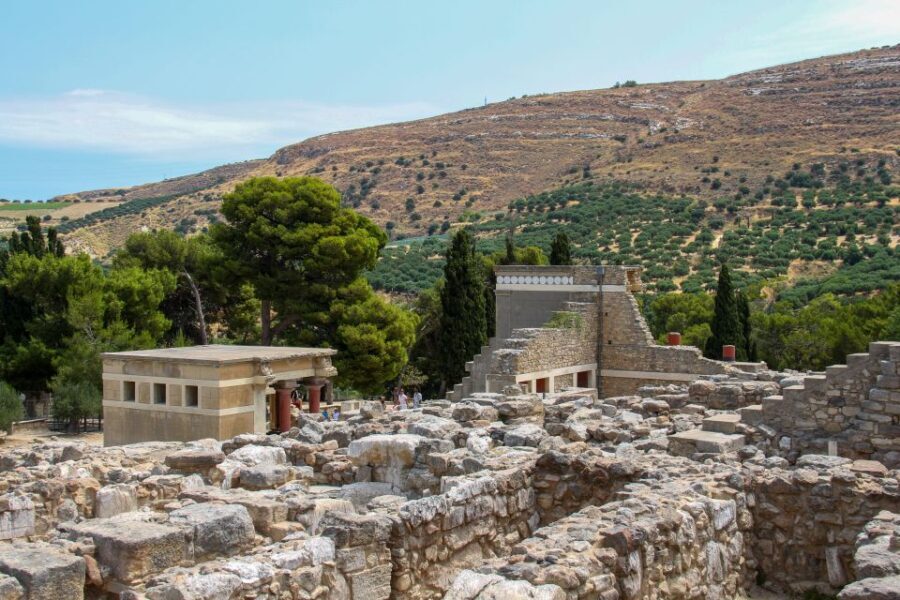 From Chania: Knossos Palace and Heraklion Full-Day Tour - Transportation & Group Dynamics