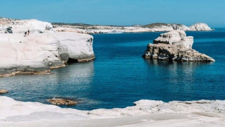 From Crete Rethimno:Milos Day Trip(Plaka,Sarakiniko,Polonia) - Sarakiniko: The Moonlike Beach and Natural Wonder