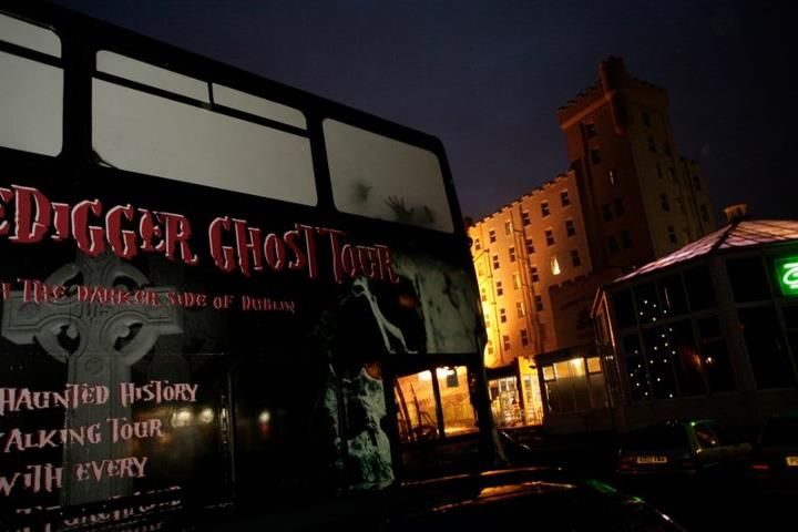 From Dublin: Gravedigger Ghost Bus Tour - The Experience and Atmosphere
