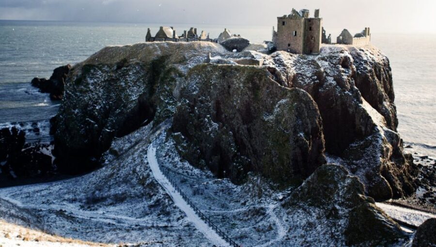 From Edinburgh: Glamis and Dunnottar Castles Tour in Italian - Transport, Timing, and Comfort