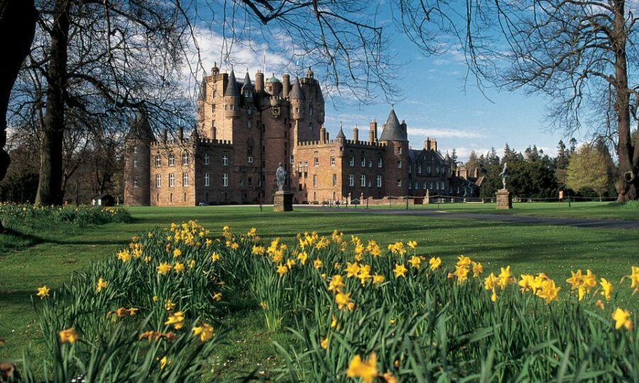 From Edinburgh: Glamis and Dunnottar Castles Tour in Spanish - What to Expect from the Tour