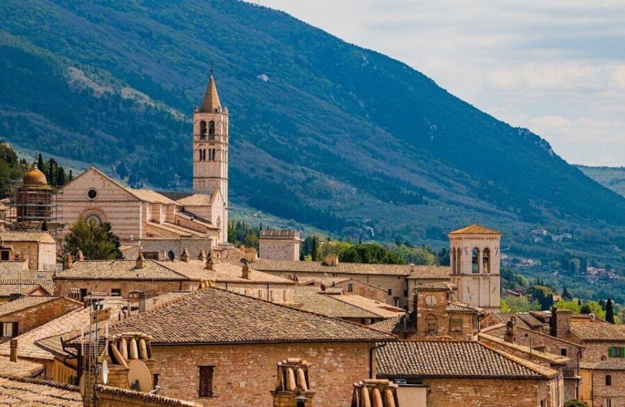 From Florence: Private Minivan Excursion to Assisi & Cortona - Detailed Breakdown of the Itinerary