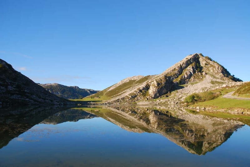 From Gijón: Covadonga Lakes, Cangas de Onís and Lastres - Exploring Asturias in Depth