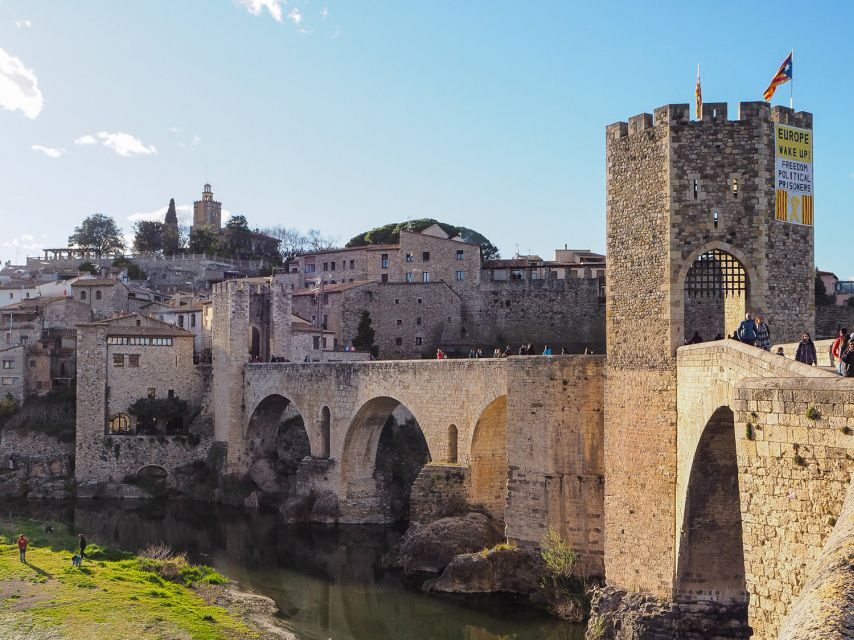 From Girona: Besalú, Banyoles & Historical Garrotxa Day Trip - Exploring Besalú’s Medieval Charm
