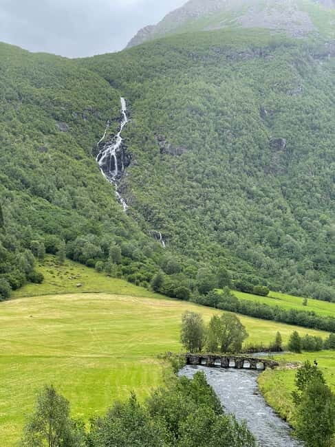 From Hellesylt: Electric Car Experience to Norangsdalen - Analyzing Value