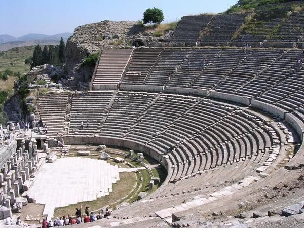 From Istanbul: 2-Day Ephesus & Pamukkale Tour by Bus - Transportation and Accommodation: Comfort and Convenience