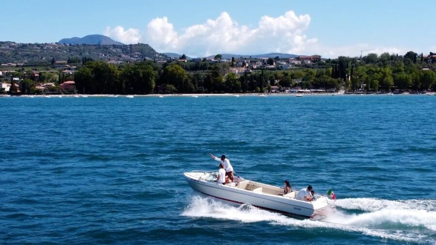 From Lazise: 4 hours boat tour cruise on Lake Garda - The Experience of Prosecco and Relaxation