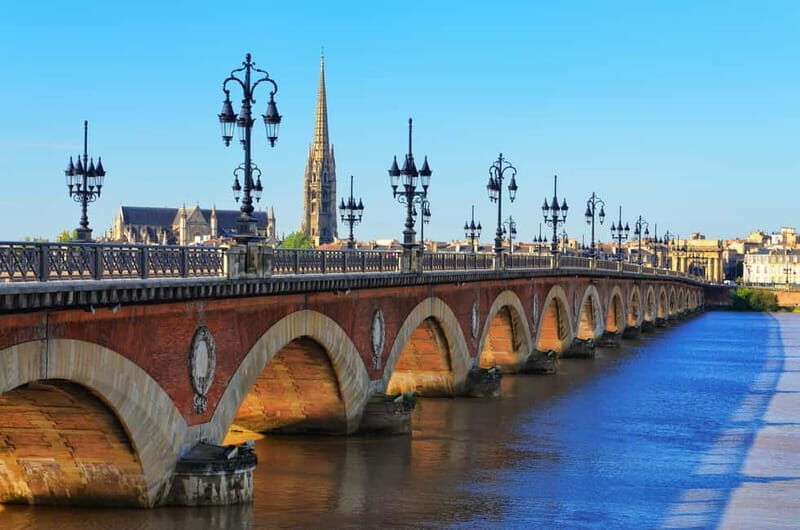 From Le Verdon Cruise Port: Bordeaux Guided Shore Excursion - Free time and optional tasting