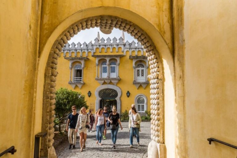 From Lisbon: Best of Sintra and Cascais Guided Day Tour - Detailed Breakdown of the Itinerary