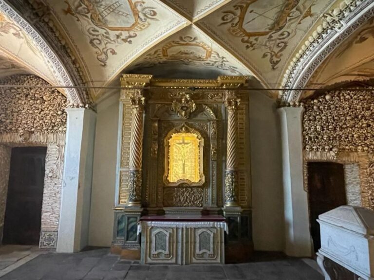 From Lisbon: Évora, Chapel of Bones, & Roman Temple Tour - The Chapel of Bones: A Quiet Contemplation