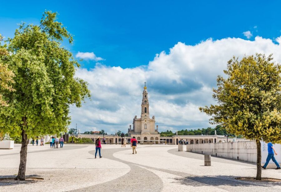 From Lisbon: Fatima, Batalha, Nazare and Obidos Tour - Transportation and Logistics
