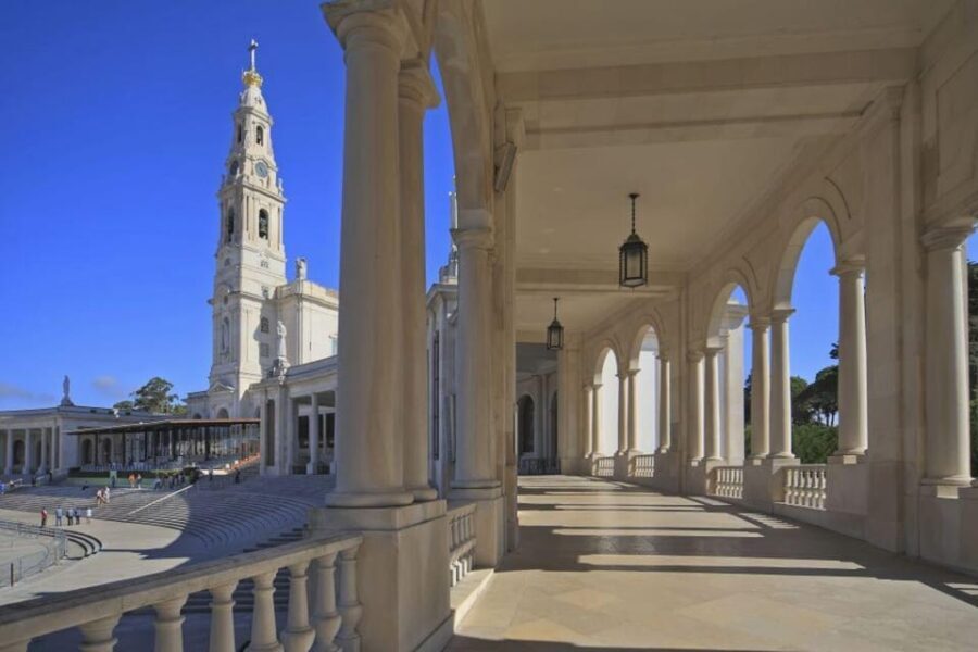 From Lisbon: Fátima, Nazaré, Batalha and Óbidos Private Tour - Itinerary Breakdown