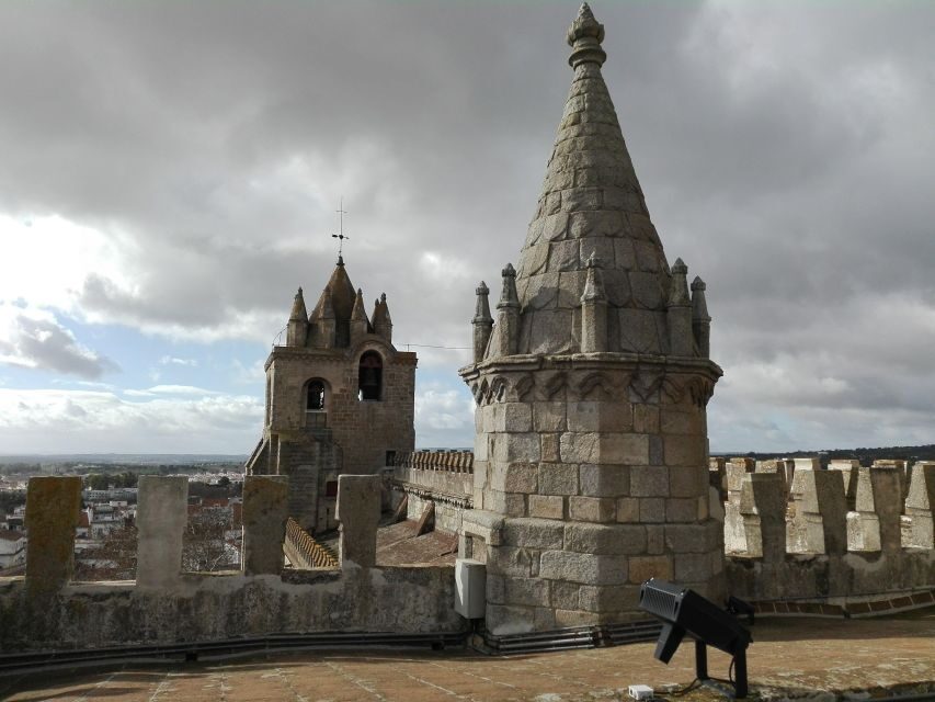From Lisbon: Tour Évora and Monsaraz - An 8-Hour Architectural, Culinary, and Scenic Adventure