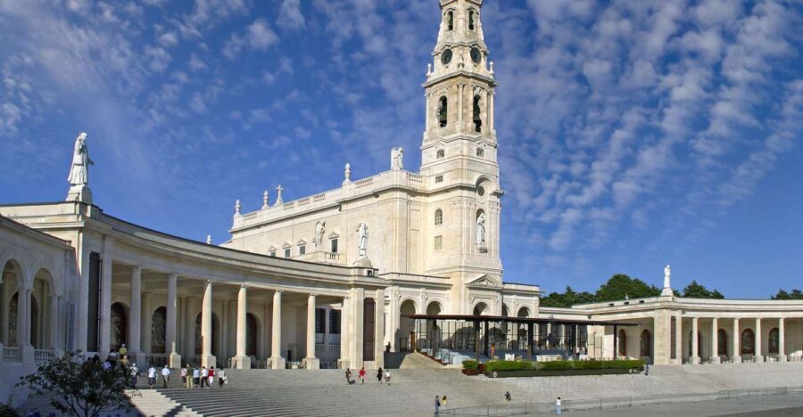 From Lisbon: Tour Fátima, Batalha, Alcobaça, Nazaré, Óbidos - An In-Depth Look at the Itinerary