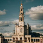 From Lisbon: Tour of Fatima, Batalha, Nazaré, and Óbidos with English-speaking tour guide - What Makes This Tour Stand Out