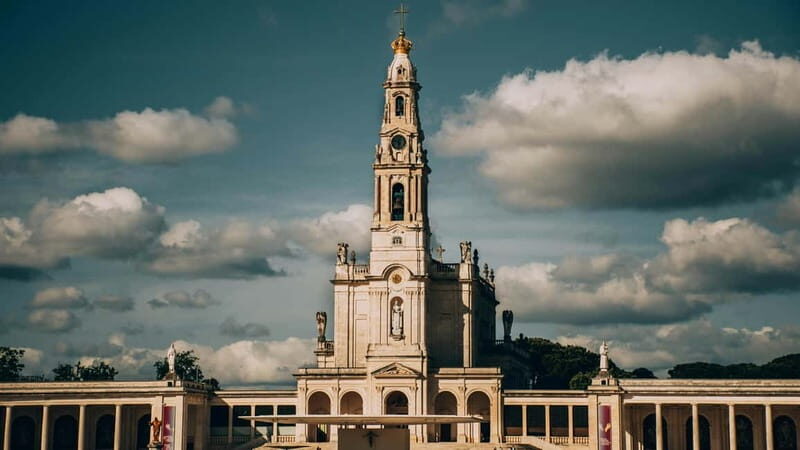 From Lisbon: Tour of Fatima, Batalha, Nazaré, and Óbidos with English-speaking tour guide - What Makes This Tour Stand Out