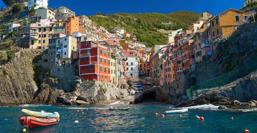 From Livorno: Day Trip to Pisa and Cinque Terre's Manarola - Transportation, Timing, and Group Size