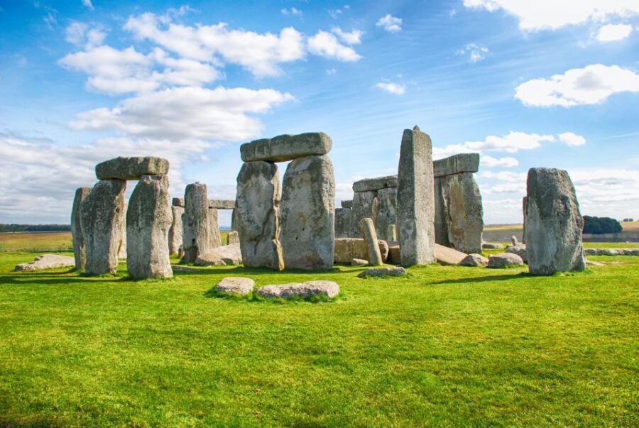 From London: Private Trip to Stonehenge with Hotel Transfer - Exploring the Itinerary