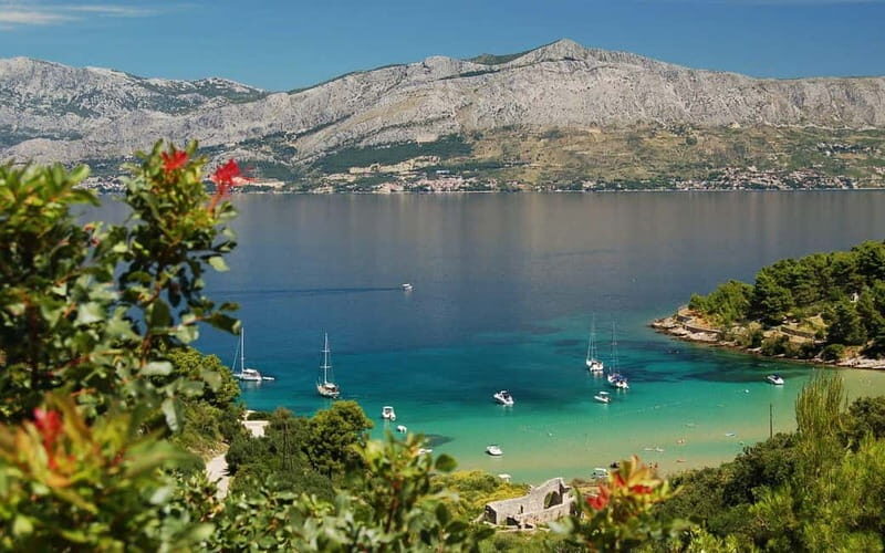 From Makarska: Blue Lagoon with charming villages of Brac - The Journey Begins: Speedboat to Povlja