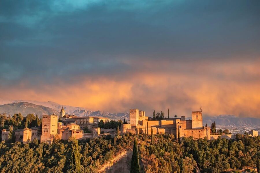 From Málaga: Sunset Alhambra Tour with Tickets - An In-Depth Look at the Experience