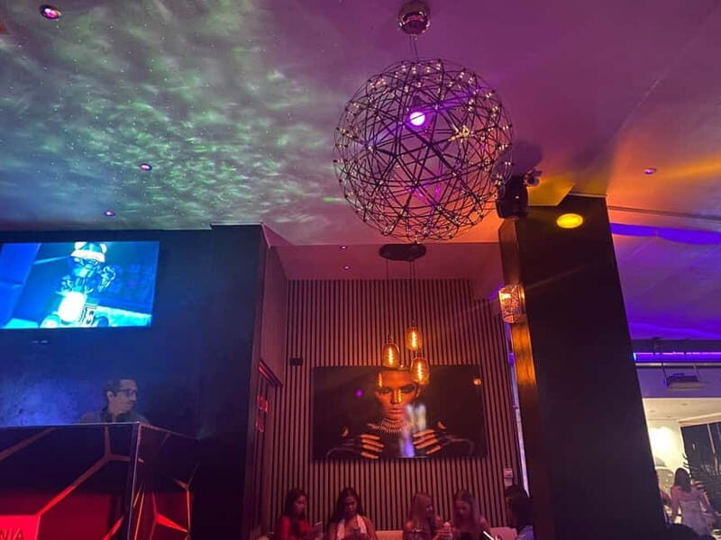From Marbella, Estepona: Club tour Puerto Banus including transport and drink - Who Is This Tour Best For?