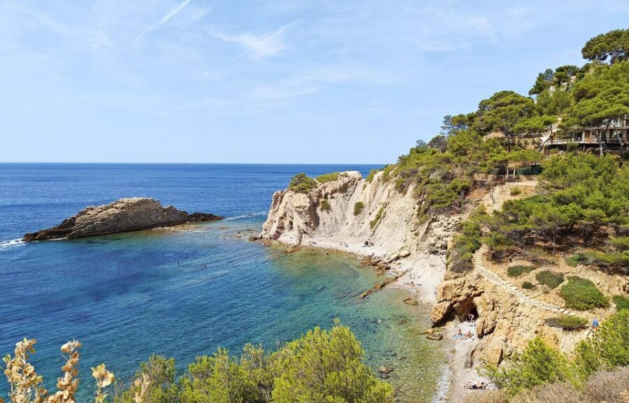 From Marseille to the Calanques Blueues by train, hike, lagoons and villages - Exploring La Redonne and the Customs Path
