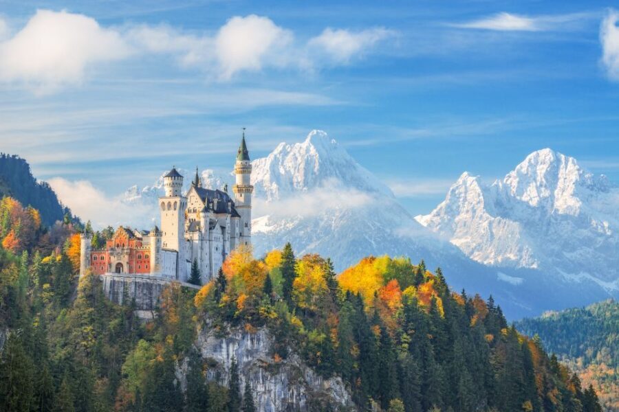 From Munich: Trip to Neuschwanstein & Linderhof in Spanish - The Value of the Bavarian Castle Tour
