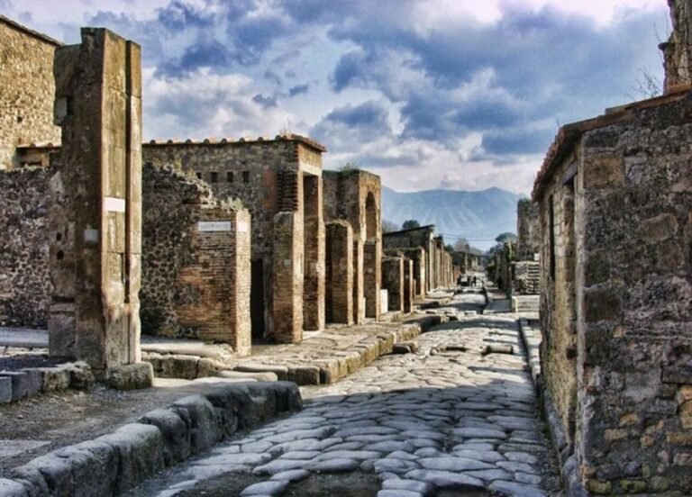 From Naples: Pompeii and Herculaneum VIP Tour with Lunch - What Makes This Tour Stand Out?