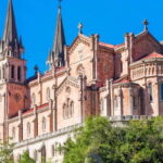 From Oviedo: Covadonga Lakes, Cangas de Onís, and Lastres - What Makes This Tour Stand Out?
