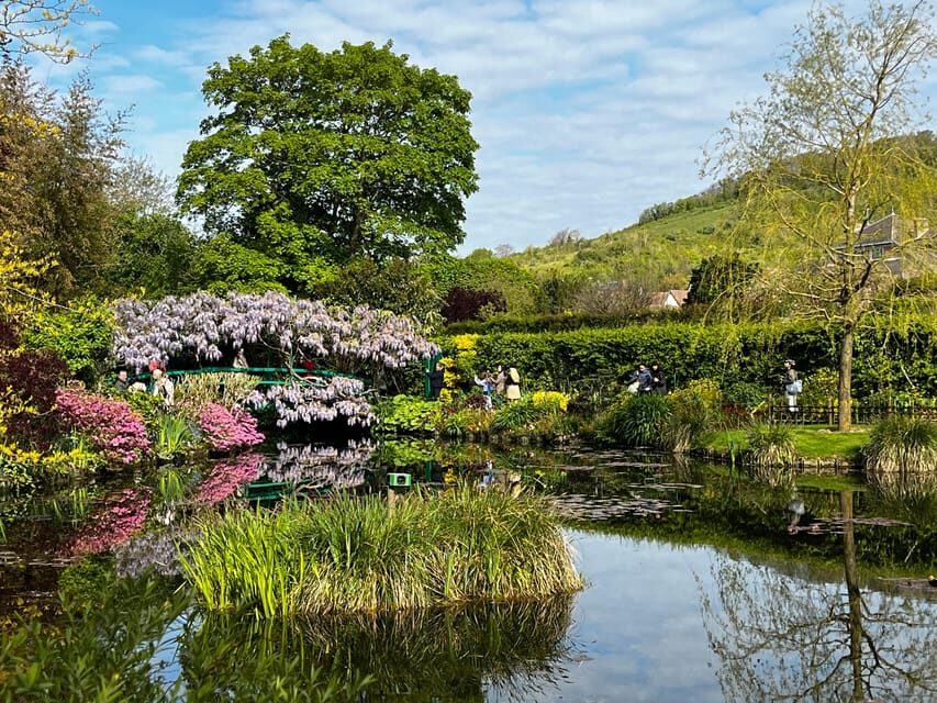 From Paris: Full day in Giverny & Versailles - Private Tour - The Experience of Visiting Monet’s Garden
