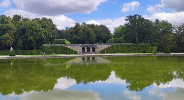 From Paris: "le Grand Noël Vaux le Vicomte & Fontainebleau" - An In-Depth Look at the Tour Experience