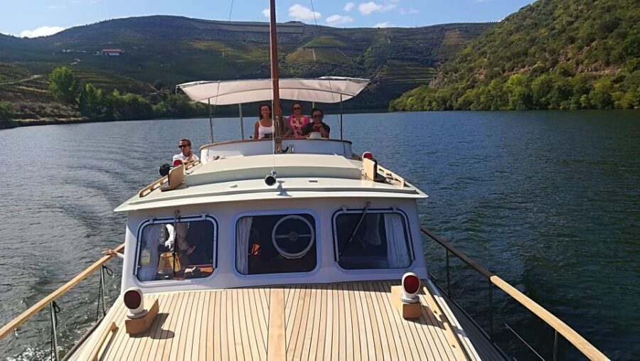 From Pinhão: Private Yacht Cruise along the Douro River - Itinerary Breakdown