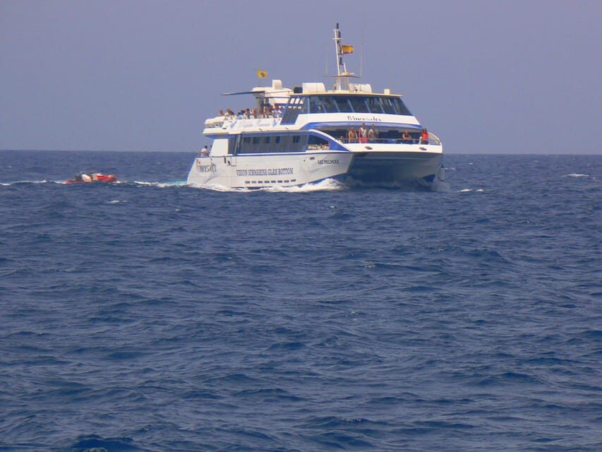 From Puerto Rico: Boat trip along the coast w/ Food & Drinks - A Detailed Itinerary Breakdown