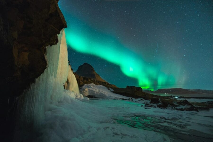 From Reykjavík: Private Northern Lights Minibus Tour - The Itinerary Breakdown