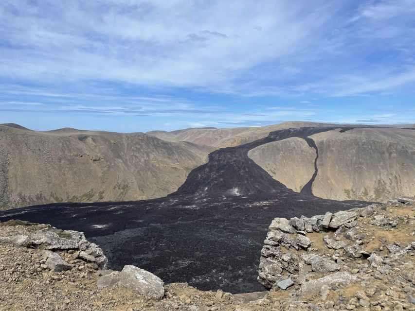 From Reykjavik: Reykjanes Geopark Tour and Sky Lagoon Visit - Walking Between Continents: The Rift